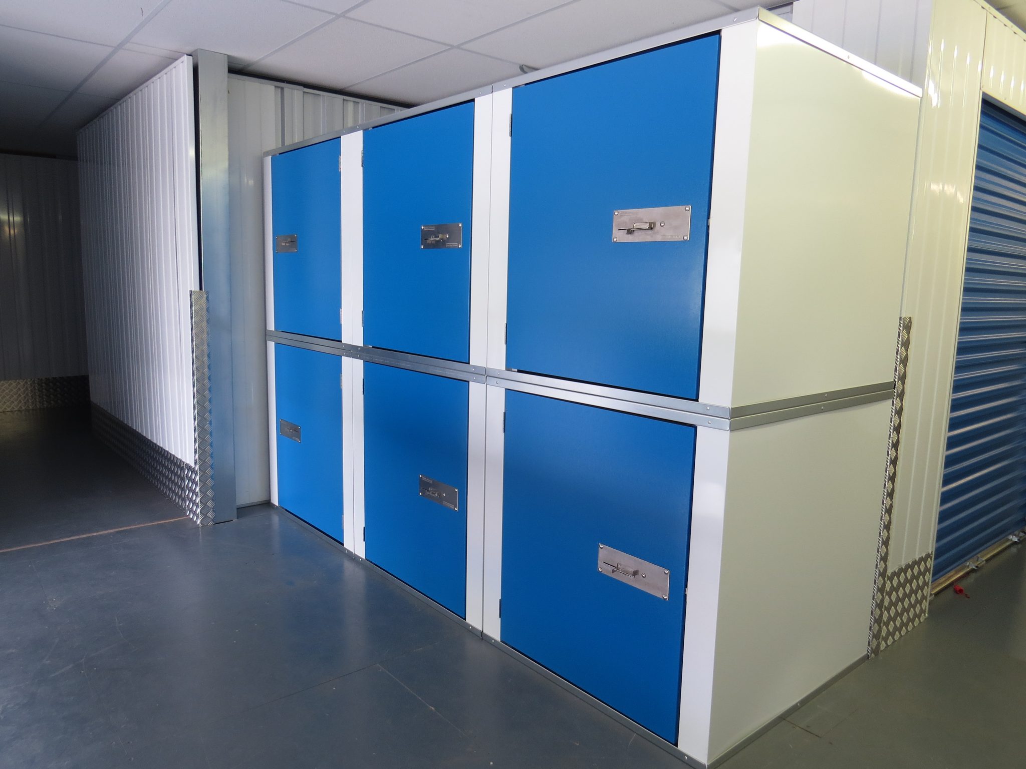 How to store small amounts - self storage lockers! | Yeates
